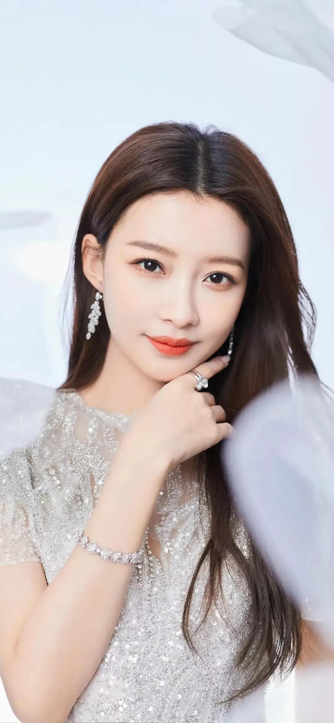 Sexy and charming Sun Yi - iMedia