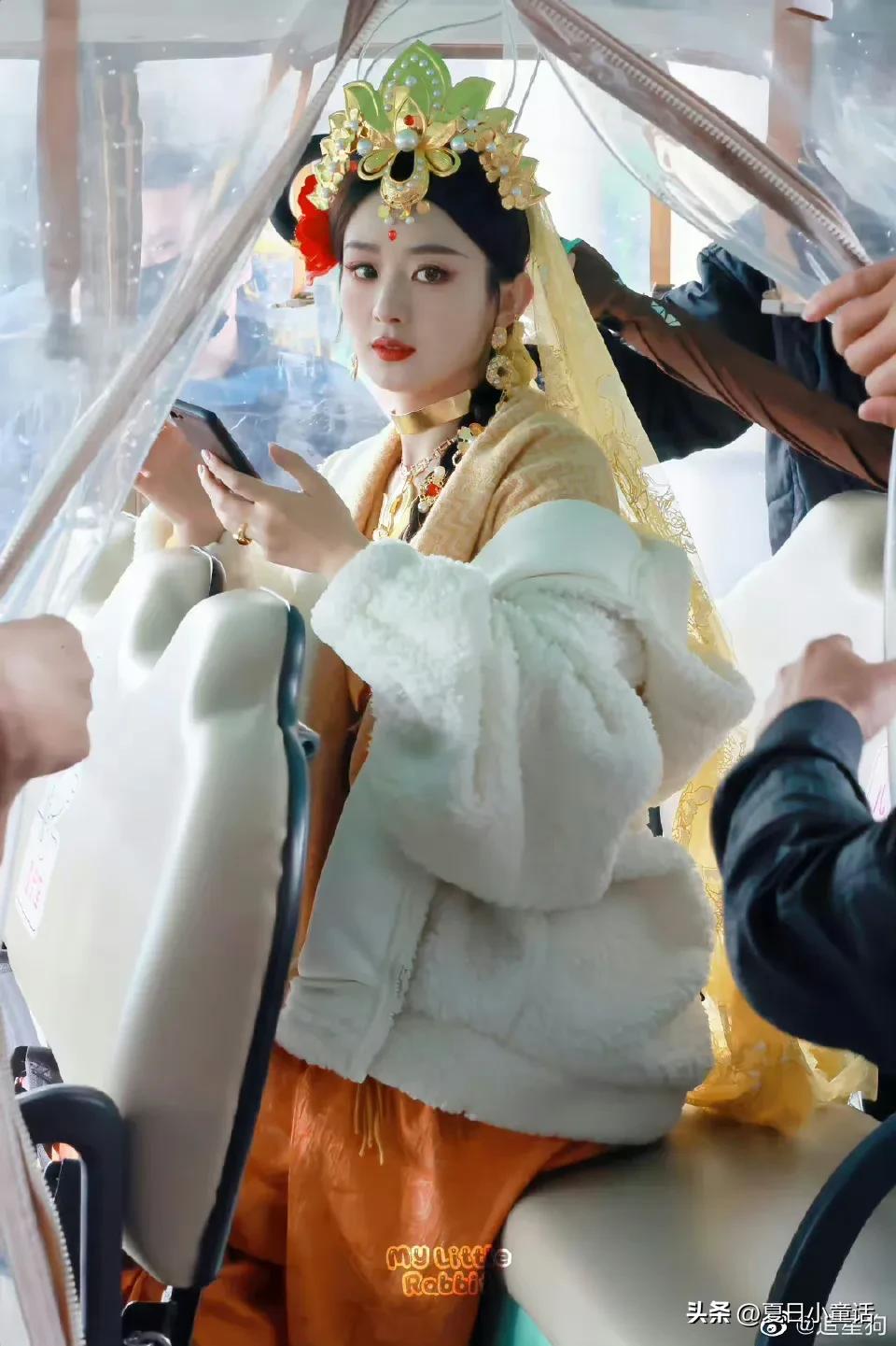 Zhao Liying, Sun Qianxue gesture dance - iMedia