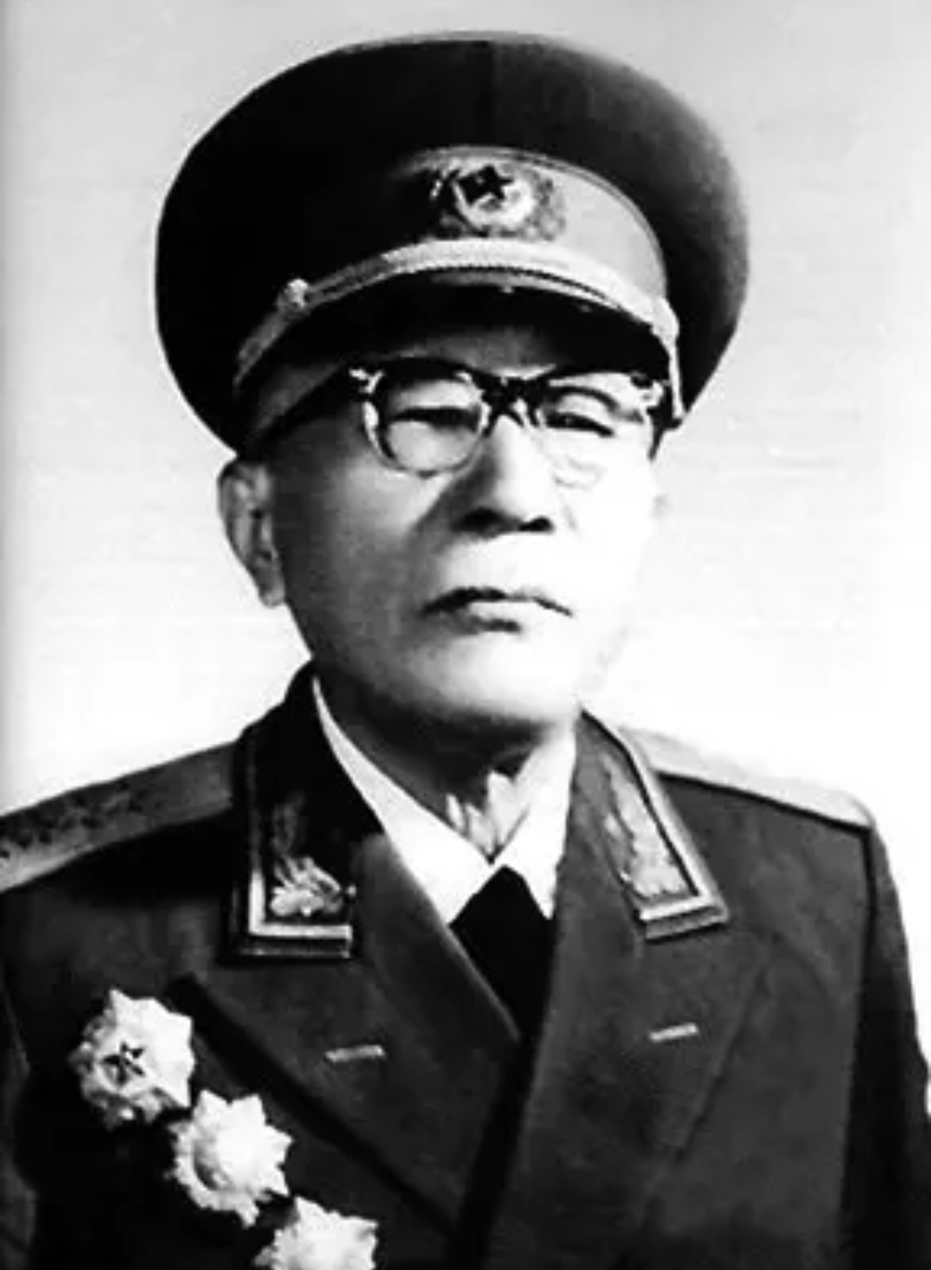 In 1980, Huang Kecheng received a report and investigated Hua Guofeng ...