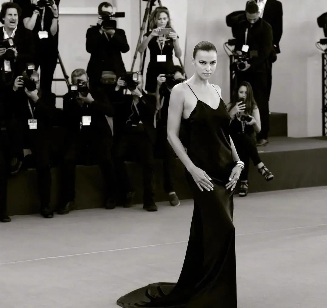 Famous Victoria's Secret Angel Irina Shayk - iMedia