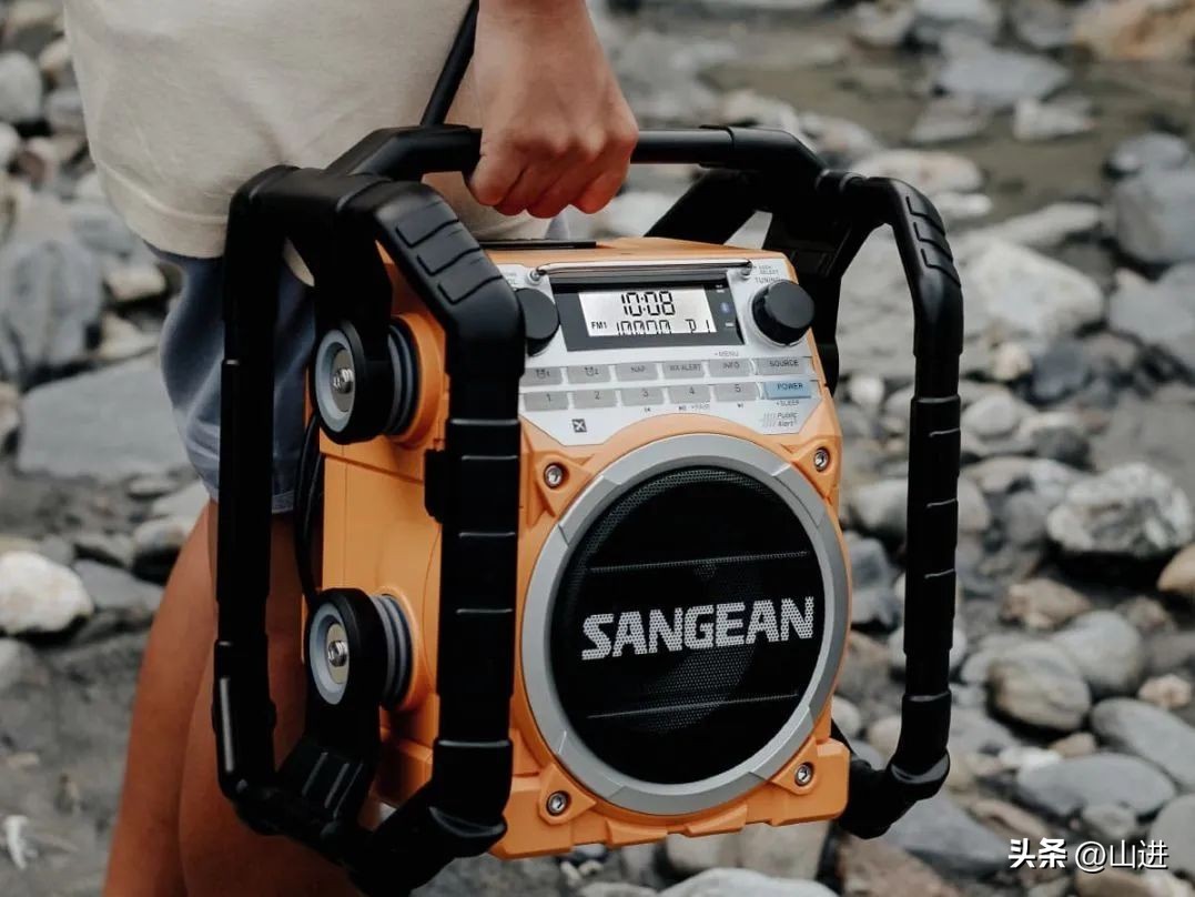 Outdoor radio? The display is also cool - iMedia