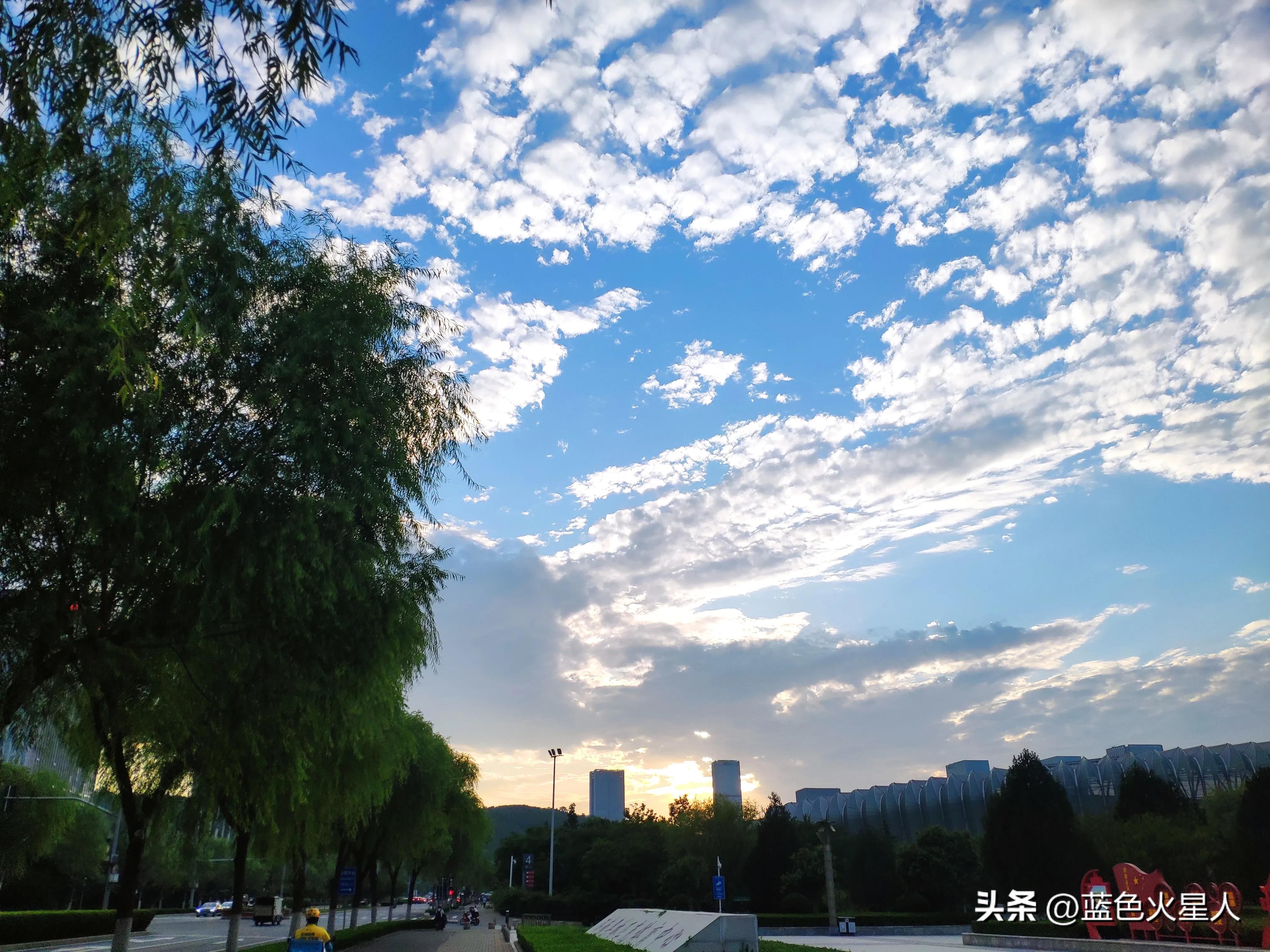 Beautiful sunset, hard-to-find memories - iNEWS