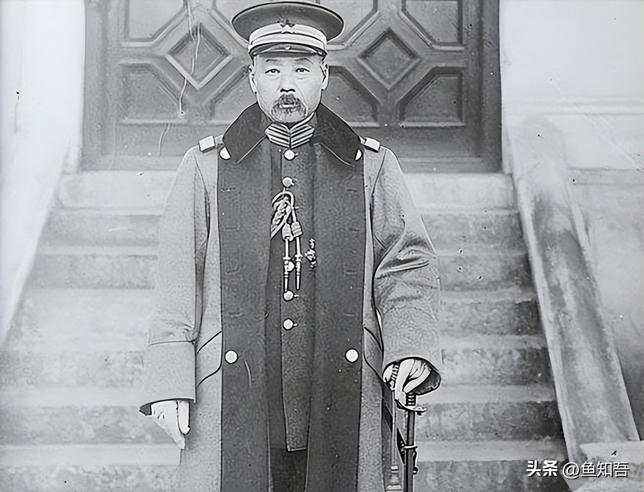 Losing the Center of Gravity: The Deconstruction and Reconstruction of ...