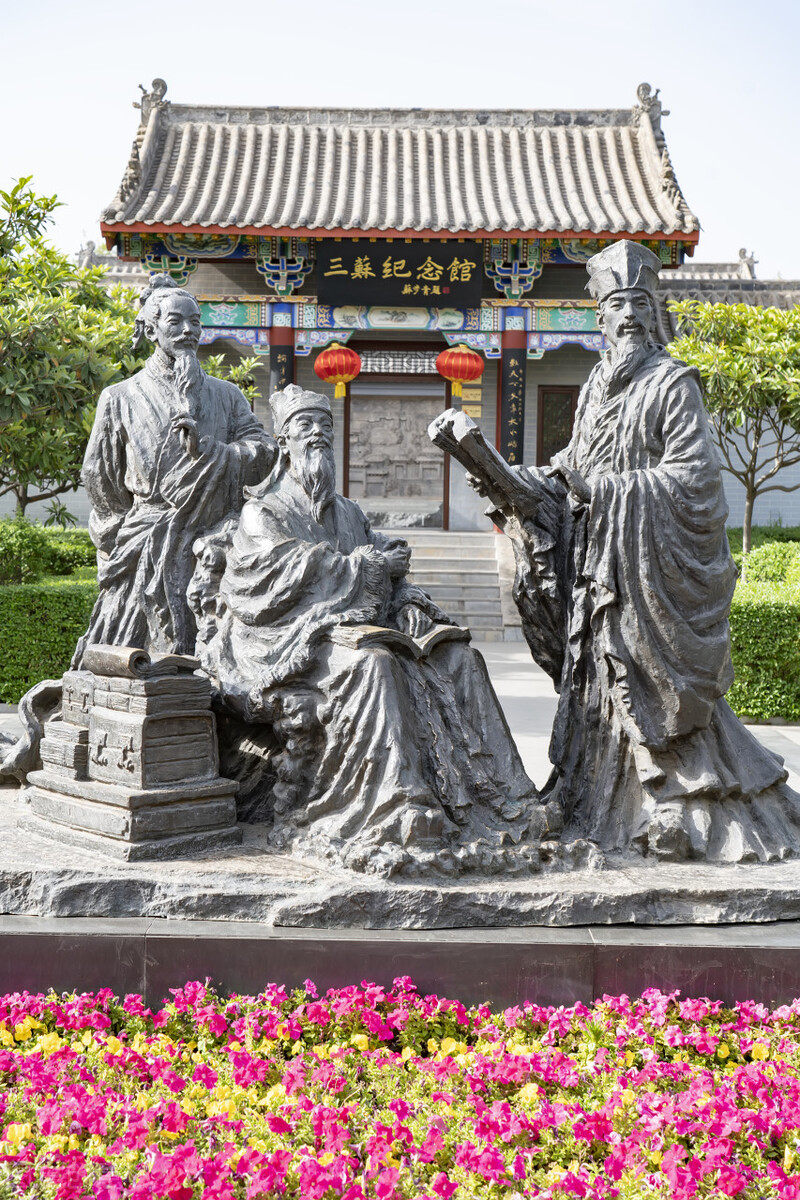 Does your family have a family tree and any famous ancestors? - iNEWS