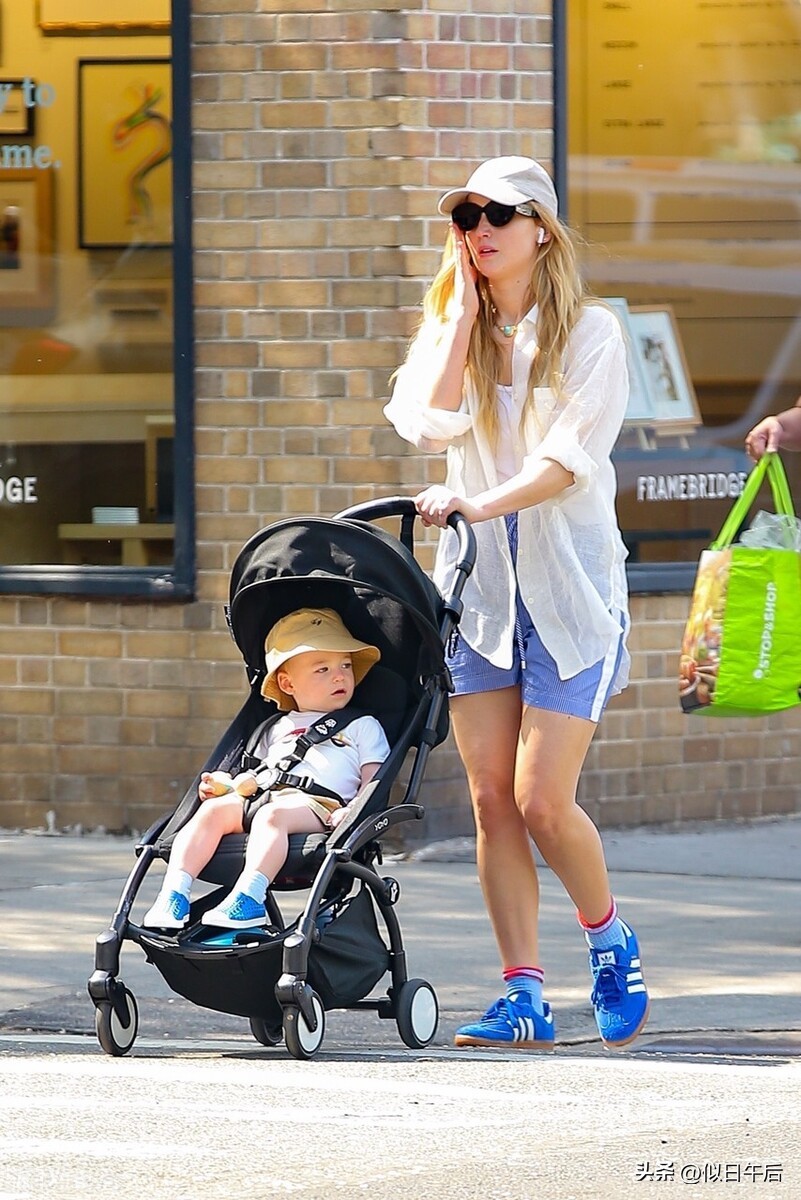 Jennifer Lawrence is wearing a white shirt + white vest + wide-leg ...