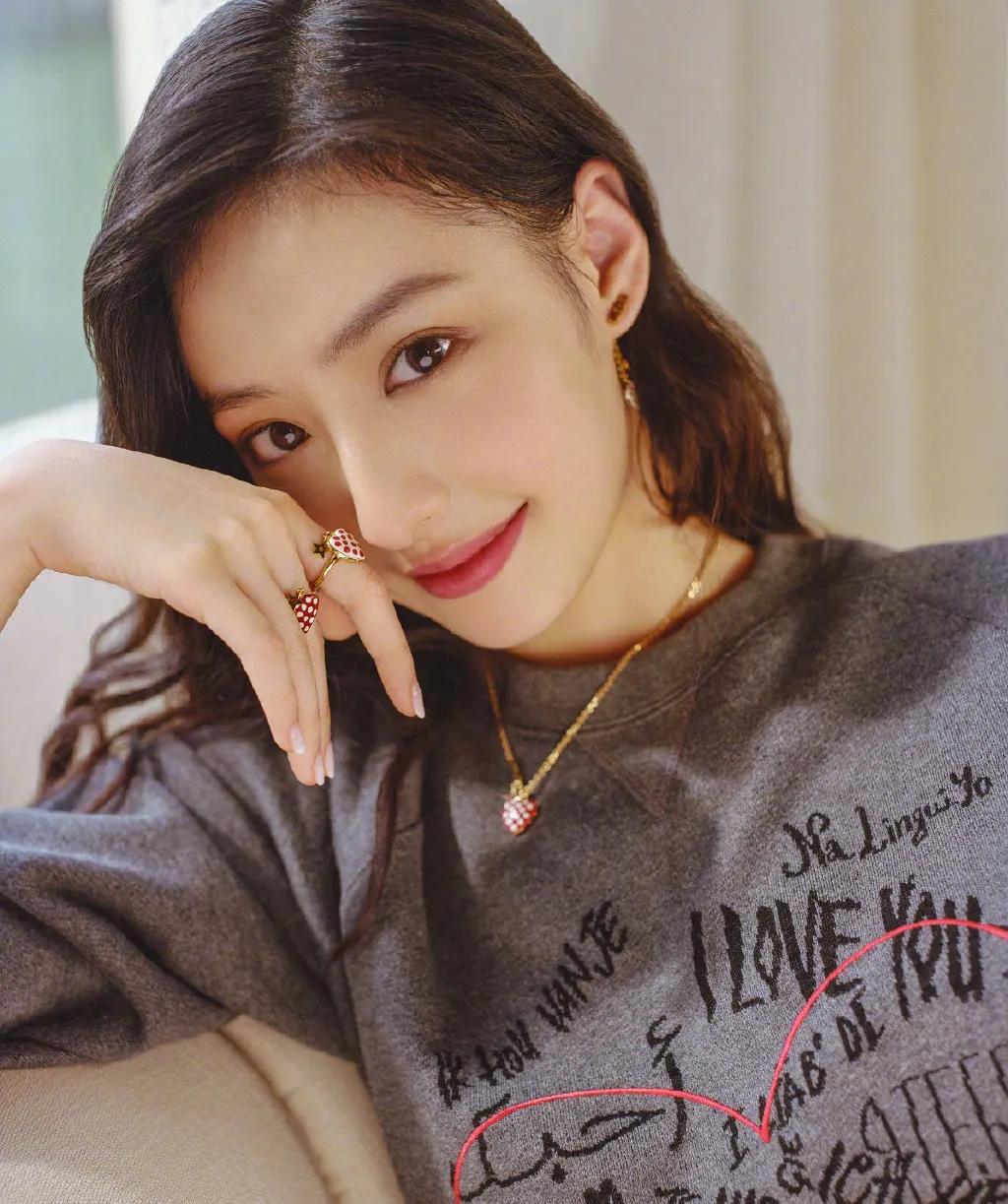 Hu Lianxin's beautiful pictures - iNEWS