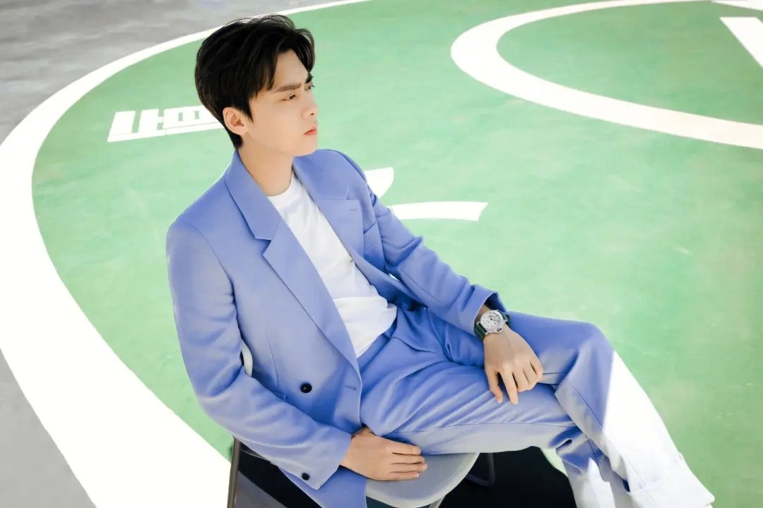 Li Yifeng and Yang Mi kiss scene, who noticed Li Yifeng's hand ...