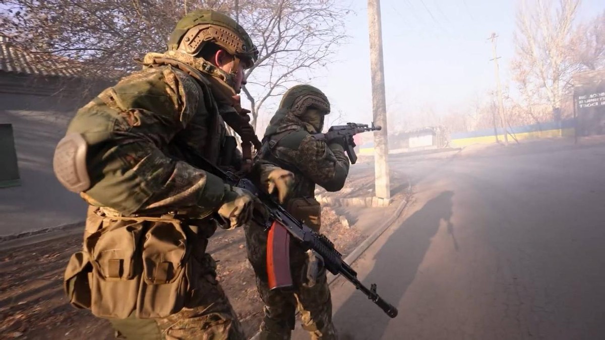 Ukrainian military uses Indian students as "meat shields"?Or being ...