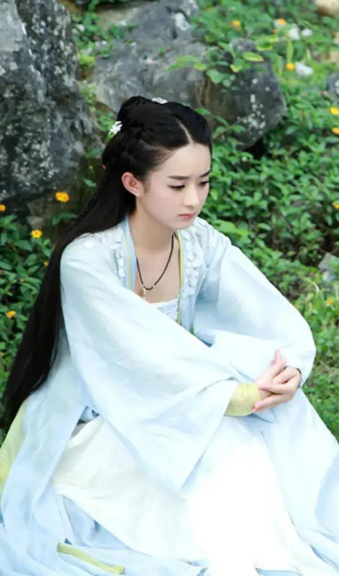 Tsing Yi woman in costume - iNEWS