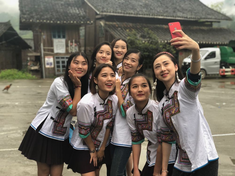 How should the uniqueness of the Dong culture be passed on? - iMedia