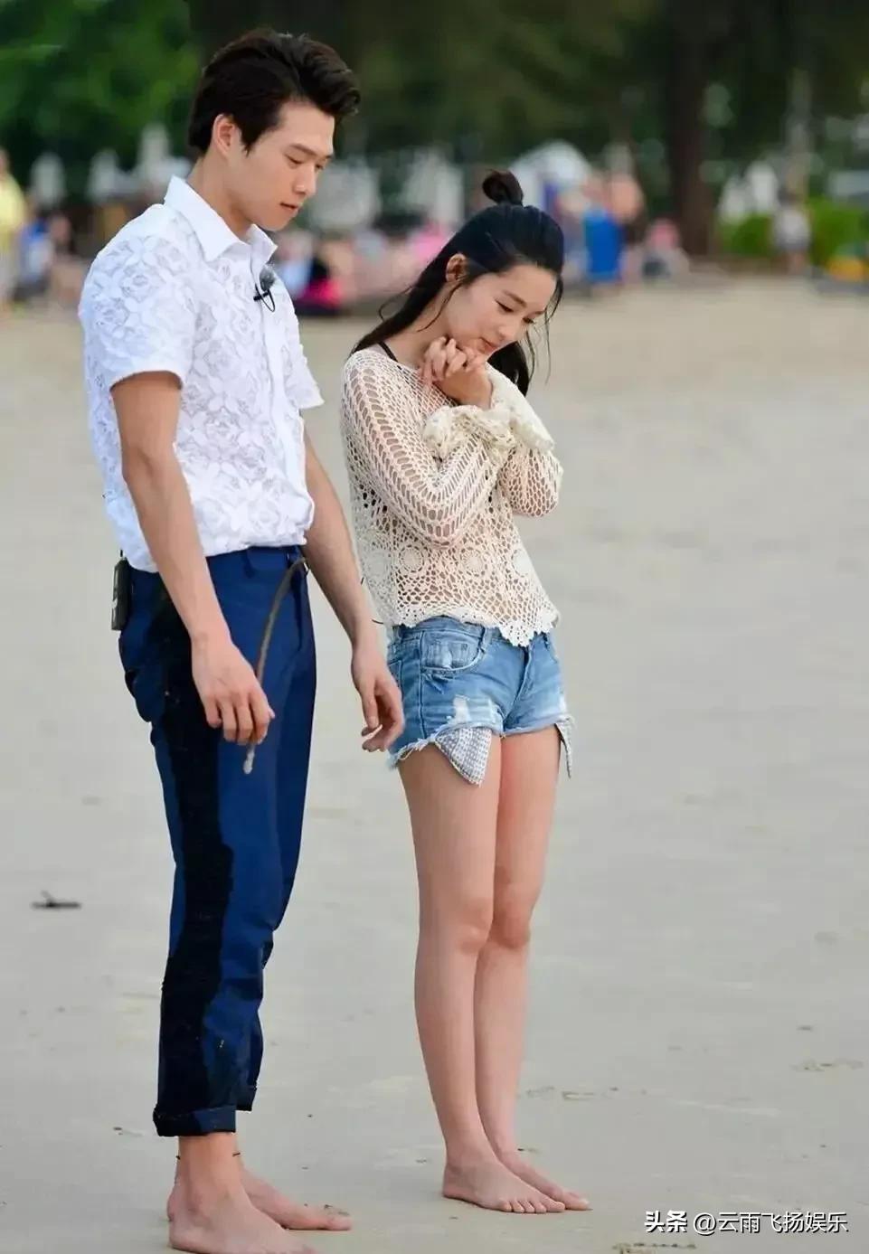 Photos of Li Qin playing at the beach - iNEWS