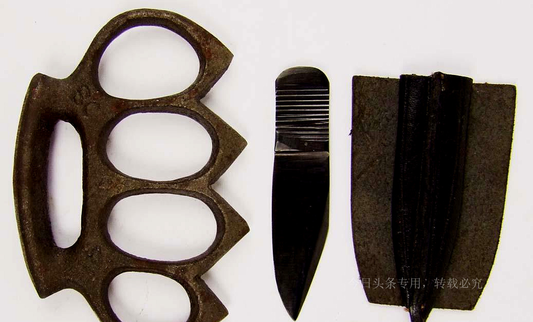 During World War II, the weapon used by British spies: lapel dagger ...