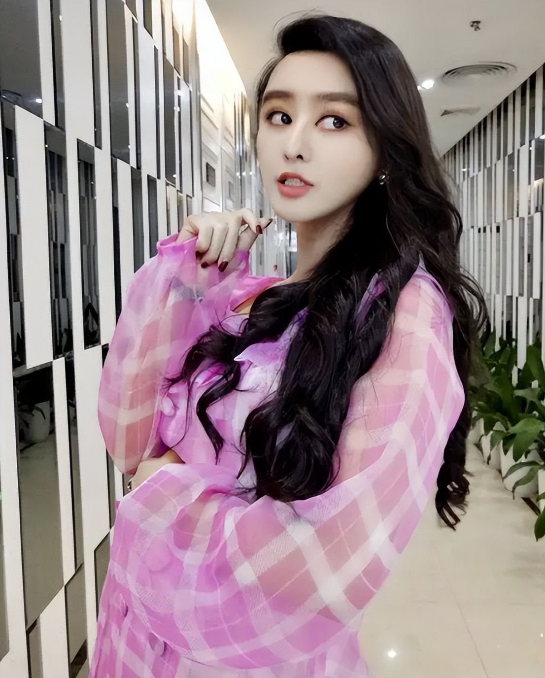 After spending 8 million "replacing" Fan Bingbing and marrying a ...