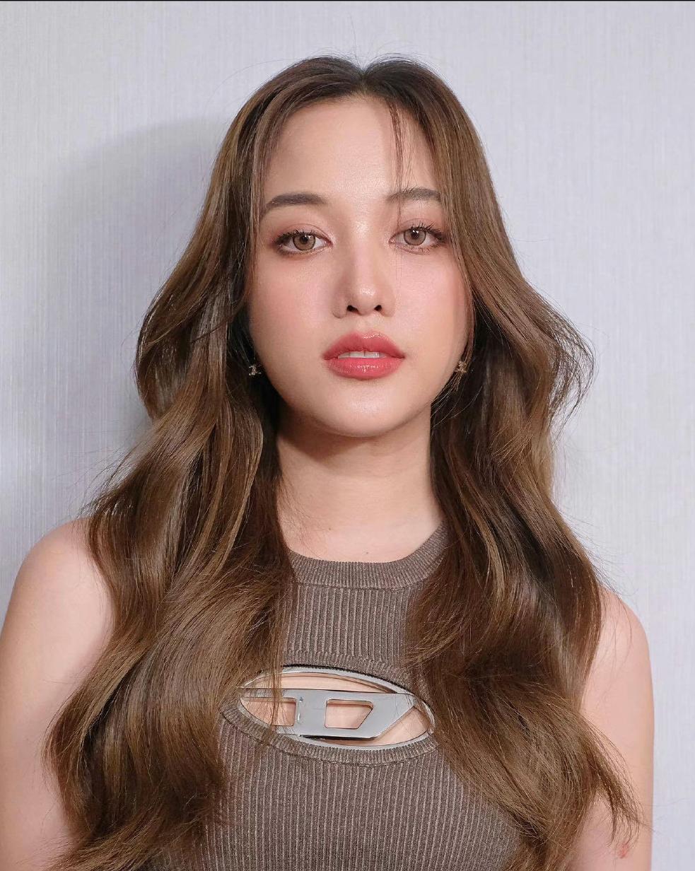 Thai actress Freen and actor Seng admit their relationship! A kissing video sets off the ...