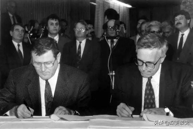 Why did Czechoslovakia split into two countries? - iNEWS