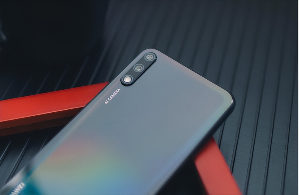 What is the difference between more than 1,000 mobile phones and 7,000 ...