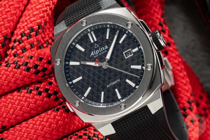 Outdoor sports watch brand Takayama launches a watch with a modern ...