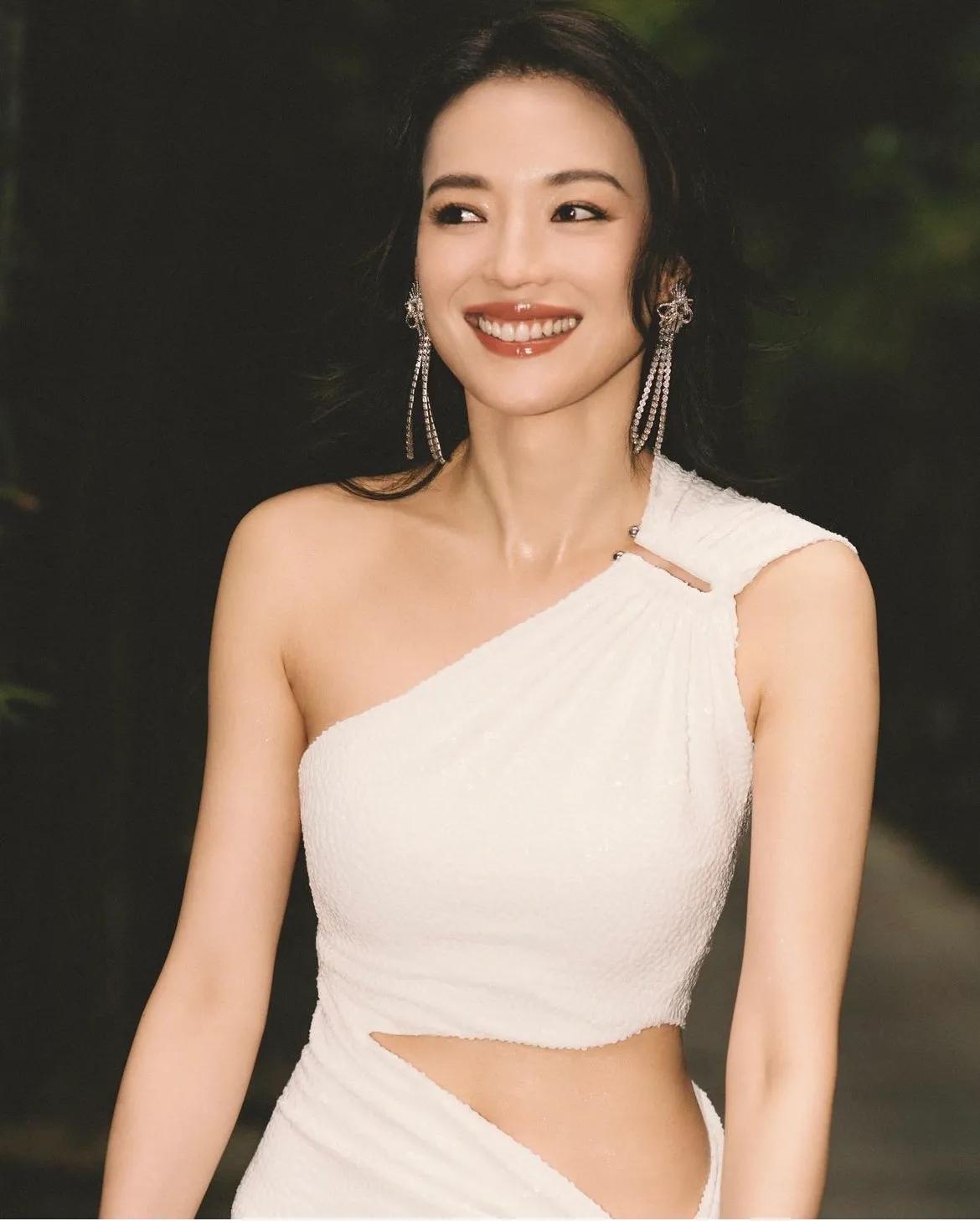 Hsu Chi is worthy of being a national goddess, her appearance on the ...