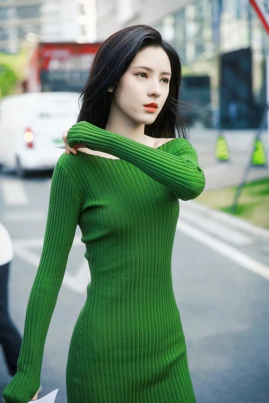 Beautiful Zhang Yuxi - iNEWS