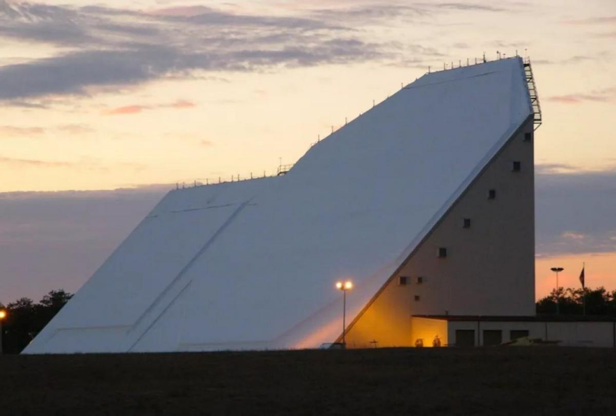 Super shipborne radar, covering a radius of 4,500 kilometers, has ...