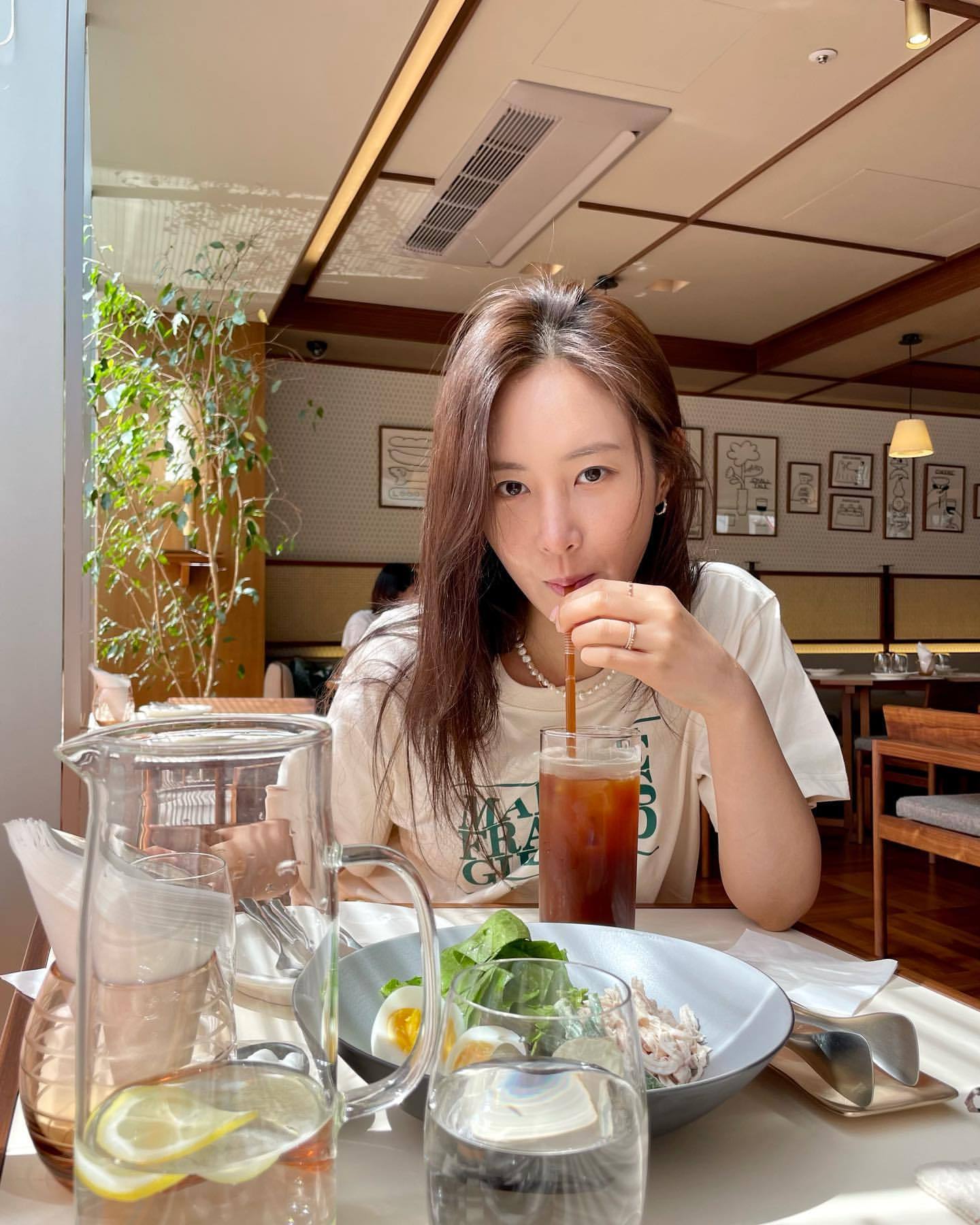 Girls' Generation Kwon Yuri takes a recent photo, her daily life is a ...