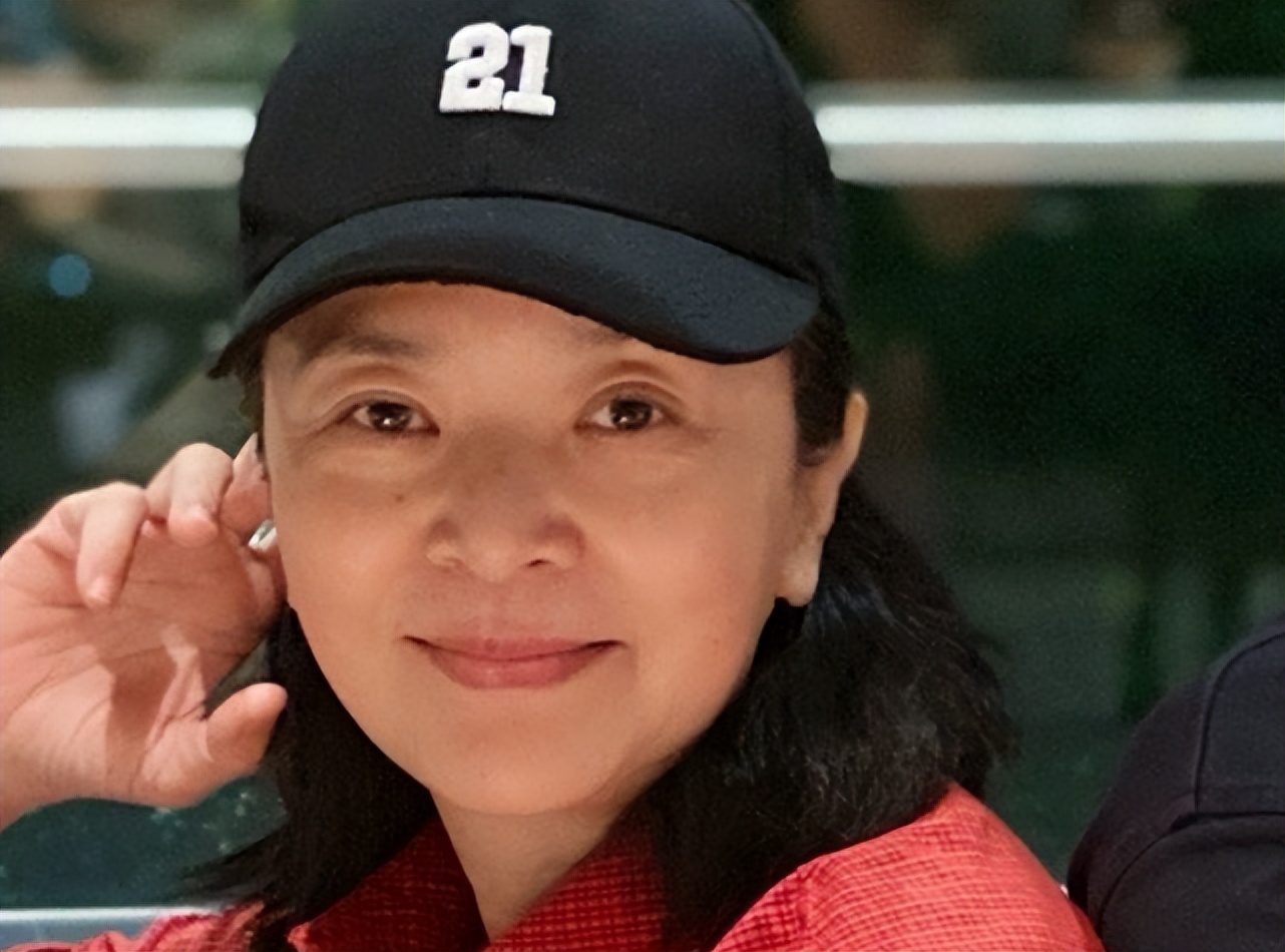 62-year-old Chen Yulian rarely shows up. She has dinner with her ...