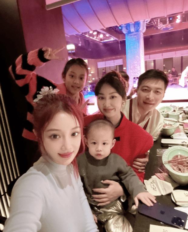 Li Xiaolu took Tianxin to a family gathering and her parents rarely ...