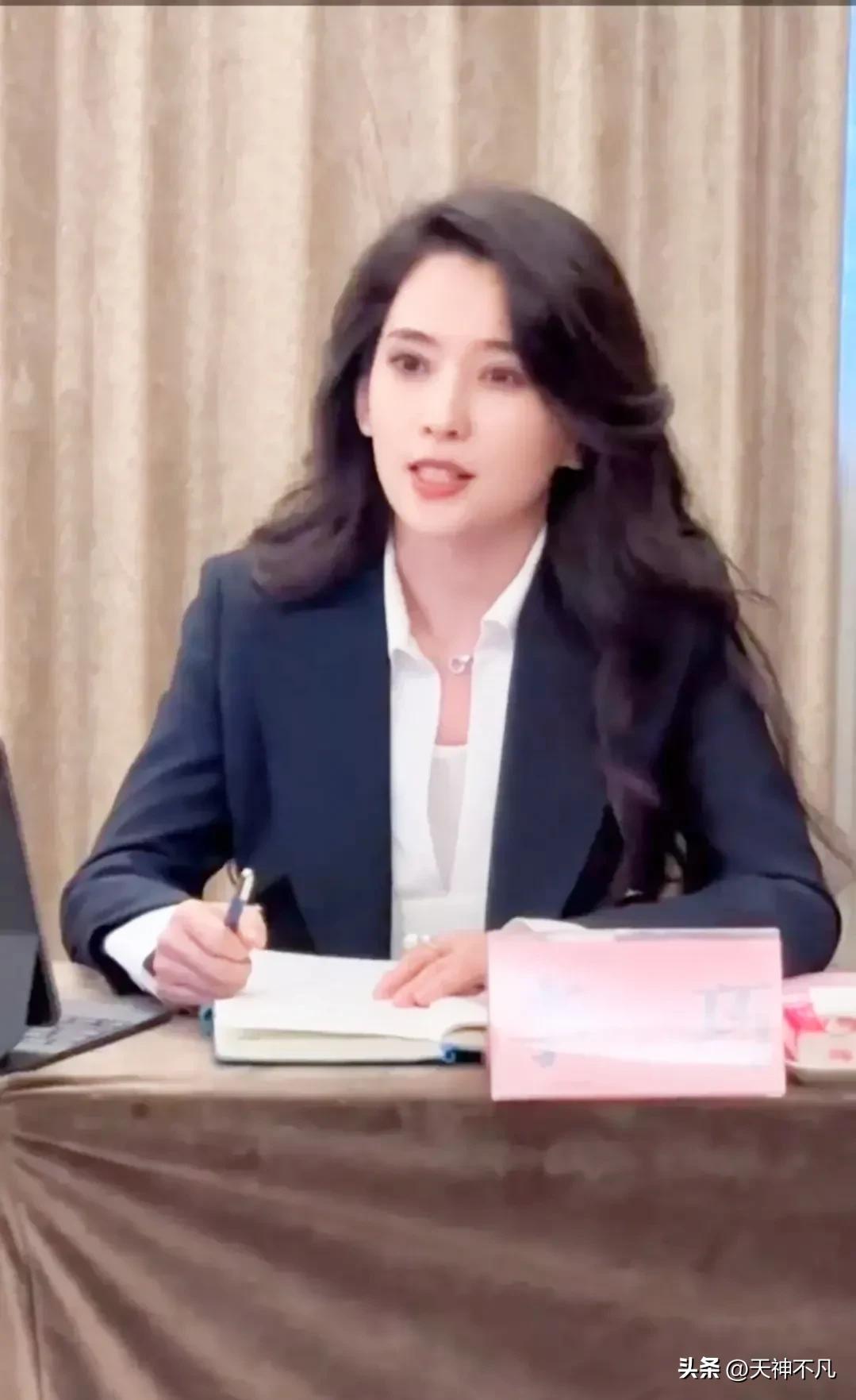 Xinjiang beauty Li Qiao is on fire! She looks exactly like Li Fuzhen ...