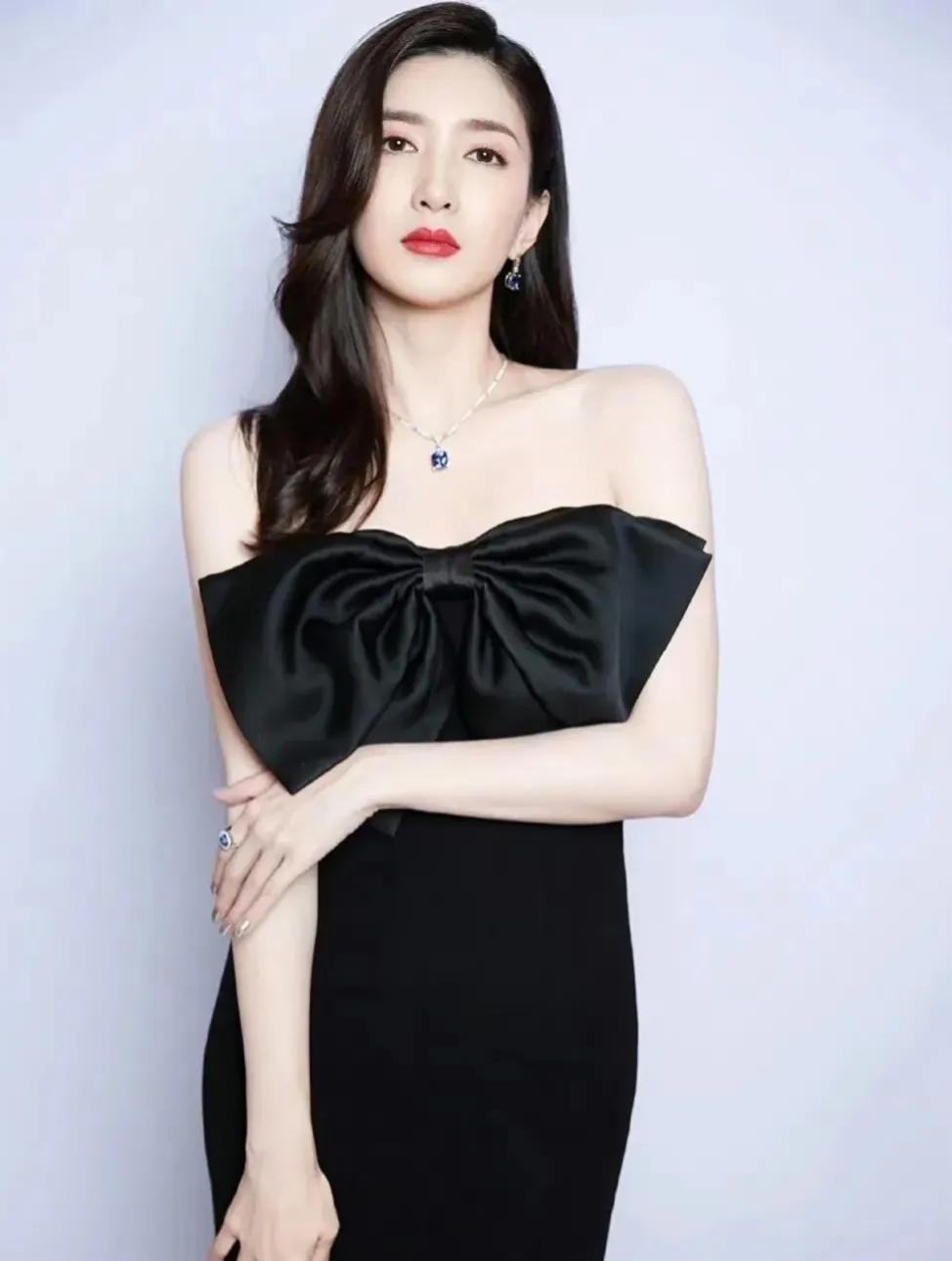 Sexy goddess Jiang Shuying - iNEWS