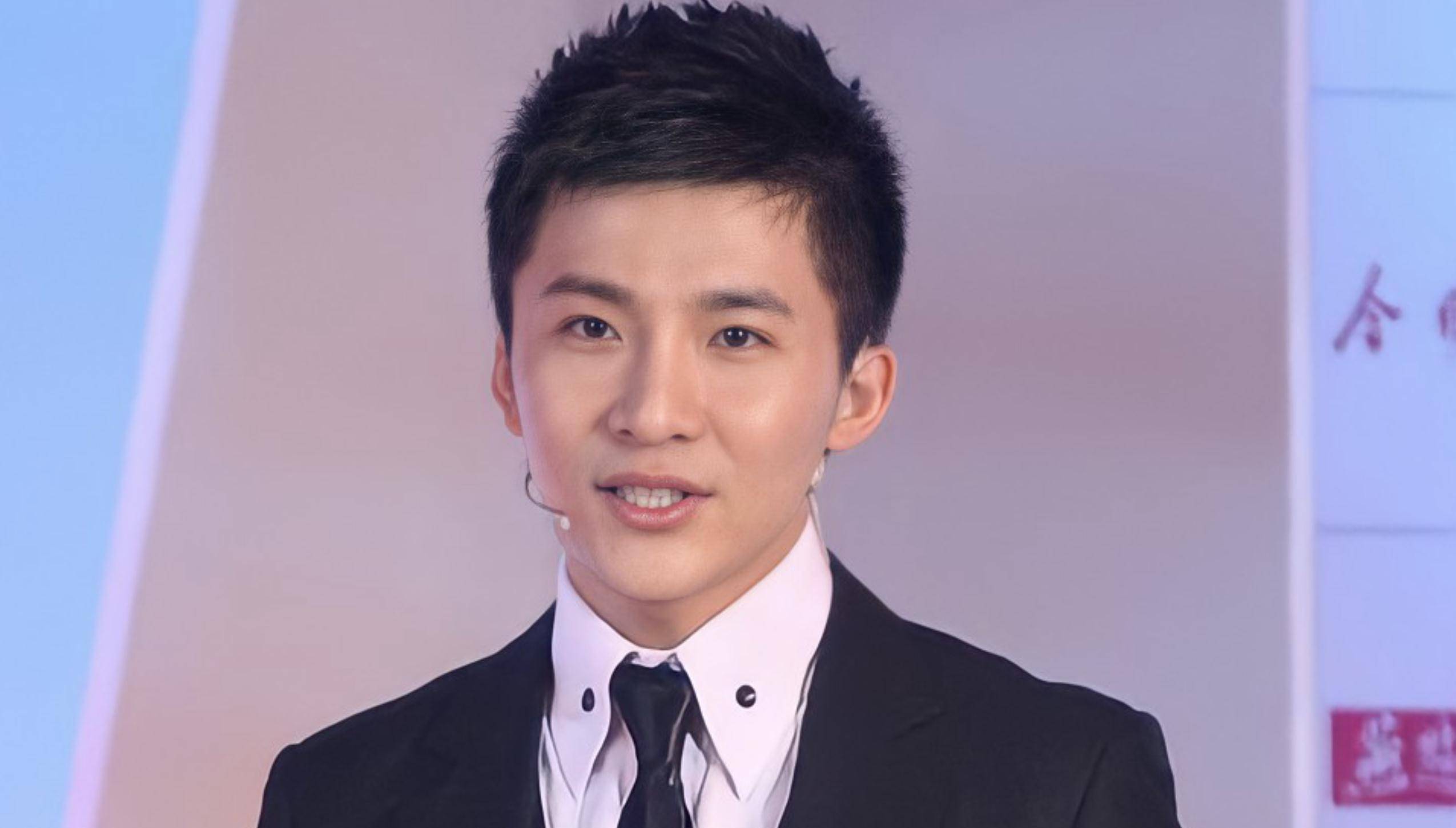Bian Ce: Became a CCTV host at the age of 26, but fell to his death ...