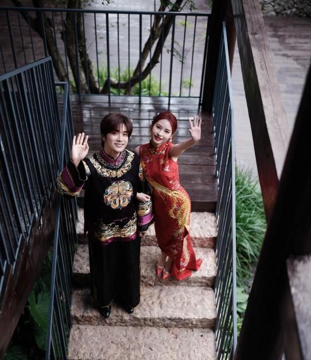 "Super Boy" Lu Hu posted photos of his wedding. The couple kissed ...