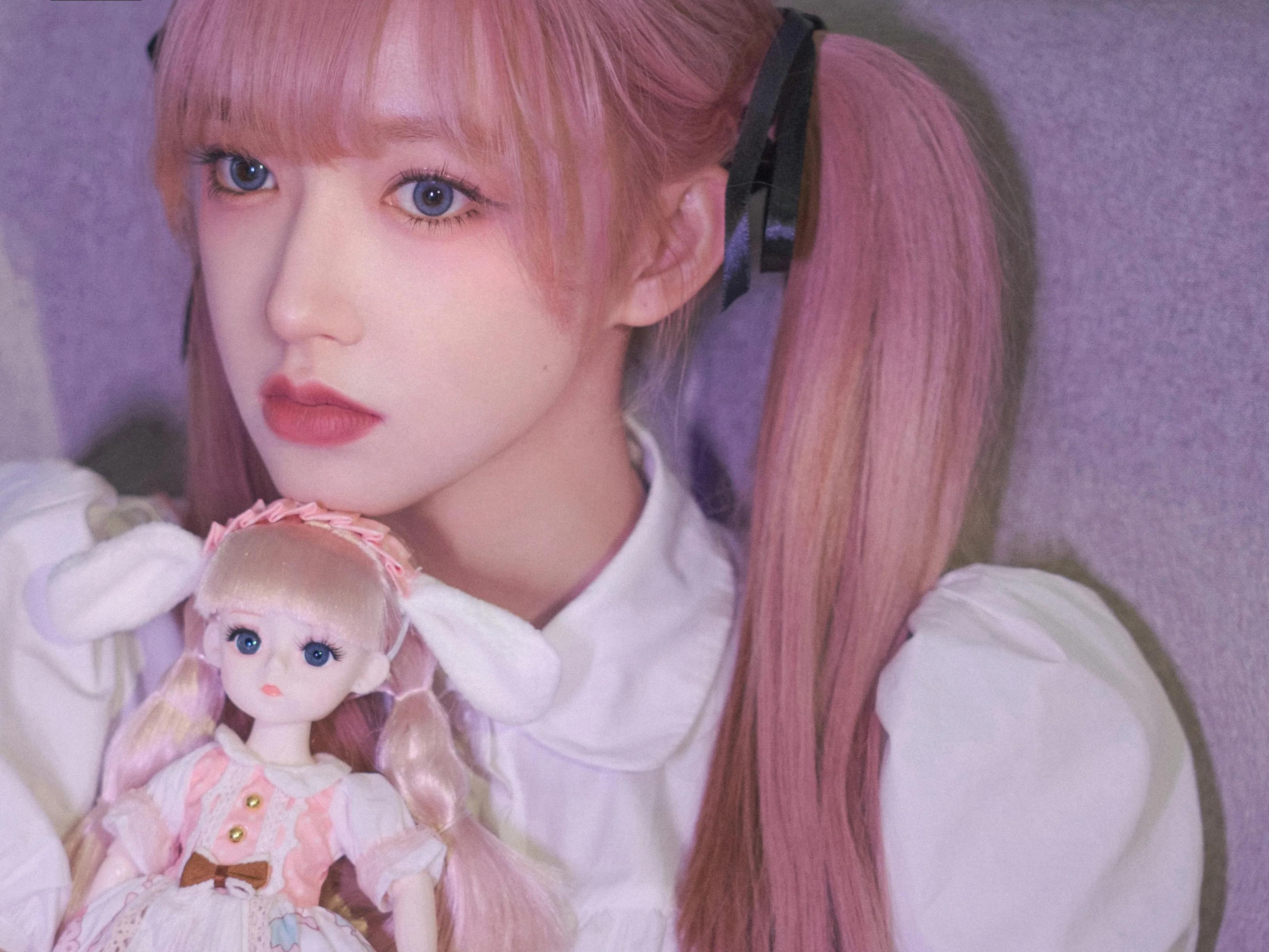 Cheng Xiao·Pink-haired Doll Contrast - iNEWS