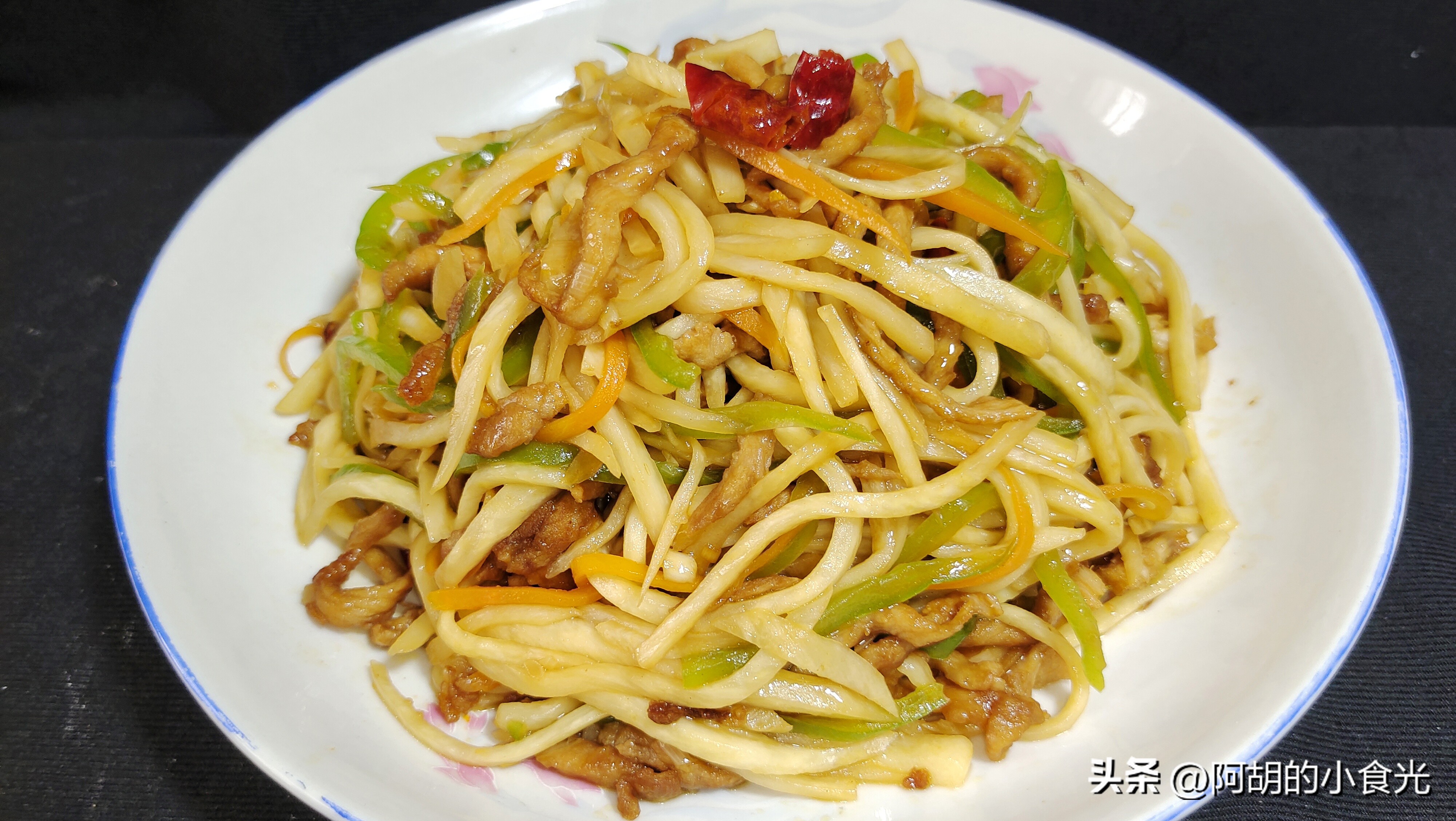 Three shreds of wild rice stems: just stir-fry in one plate! It is both ...