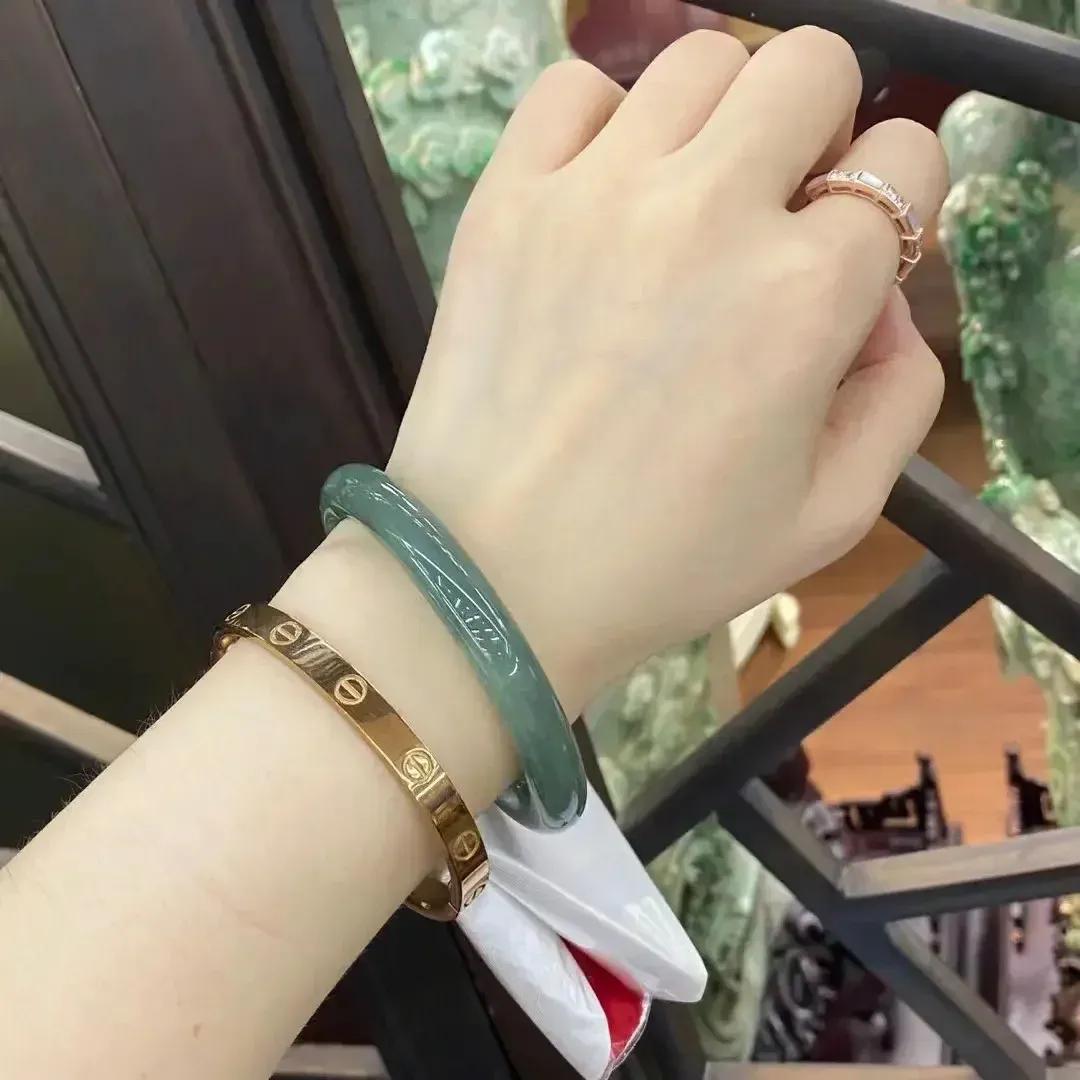 How ugly is such an oil green bracelet? - iNEWS