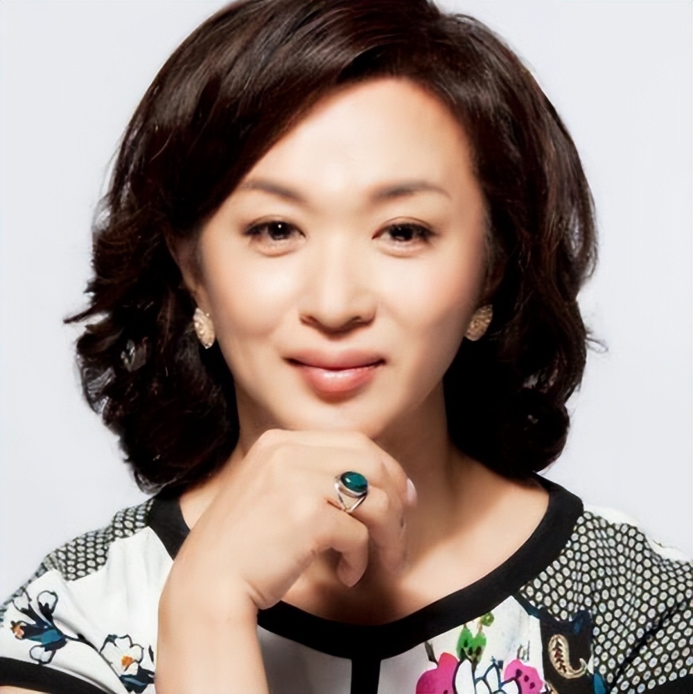 Jin Xing's remarks caused controversy, and the female star who covered her breasts was affected ...