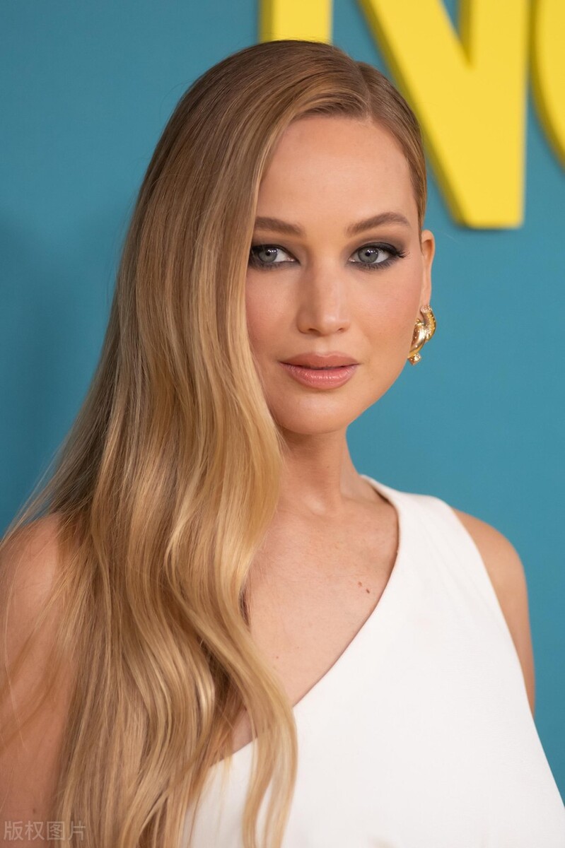 Jennifer Lawrence, interesting soul, charming more than a little! - iNEWS