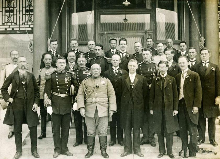 Yuan Shikai's cemetery was named "Yuan Ling", which was opposed by ...