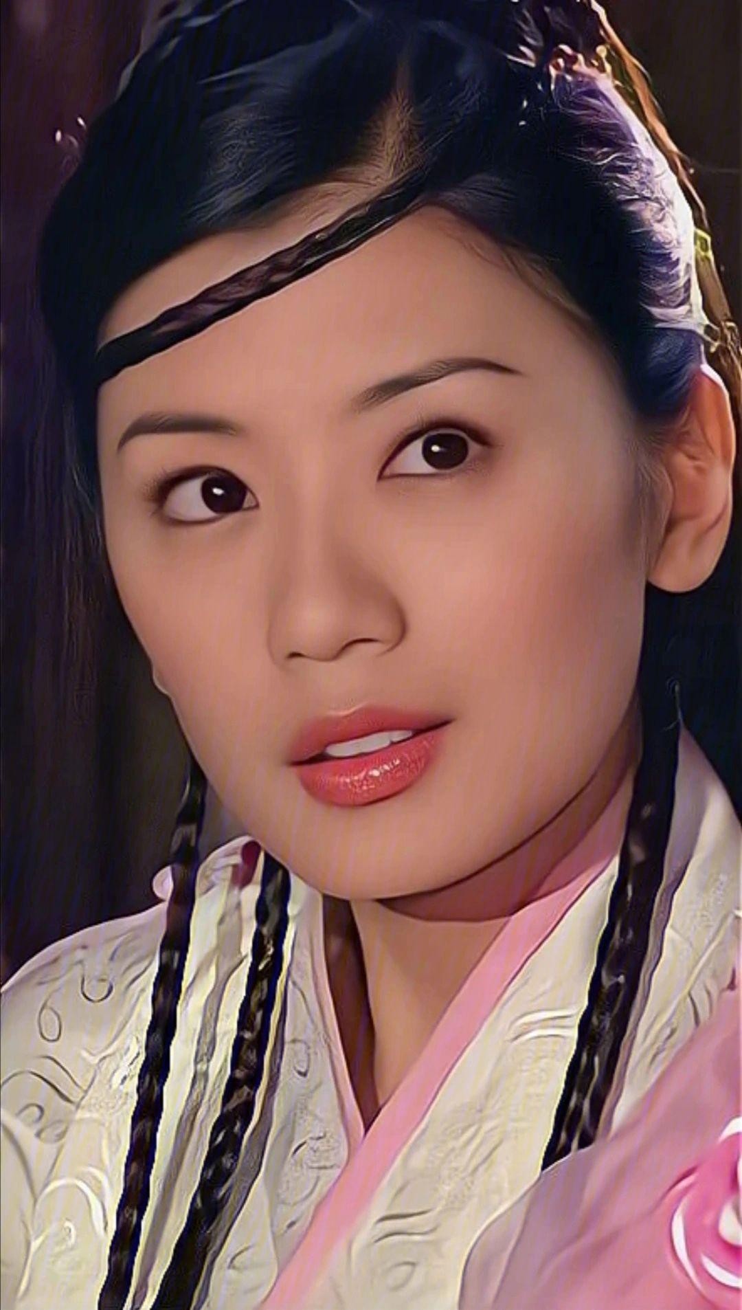 Alyssa Chia's absurd love history: A video of a passionate kiss with a ...