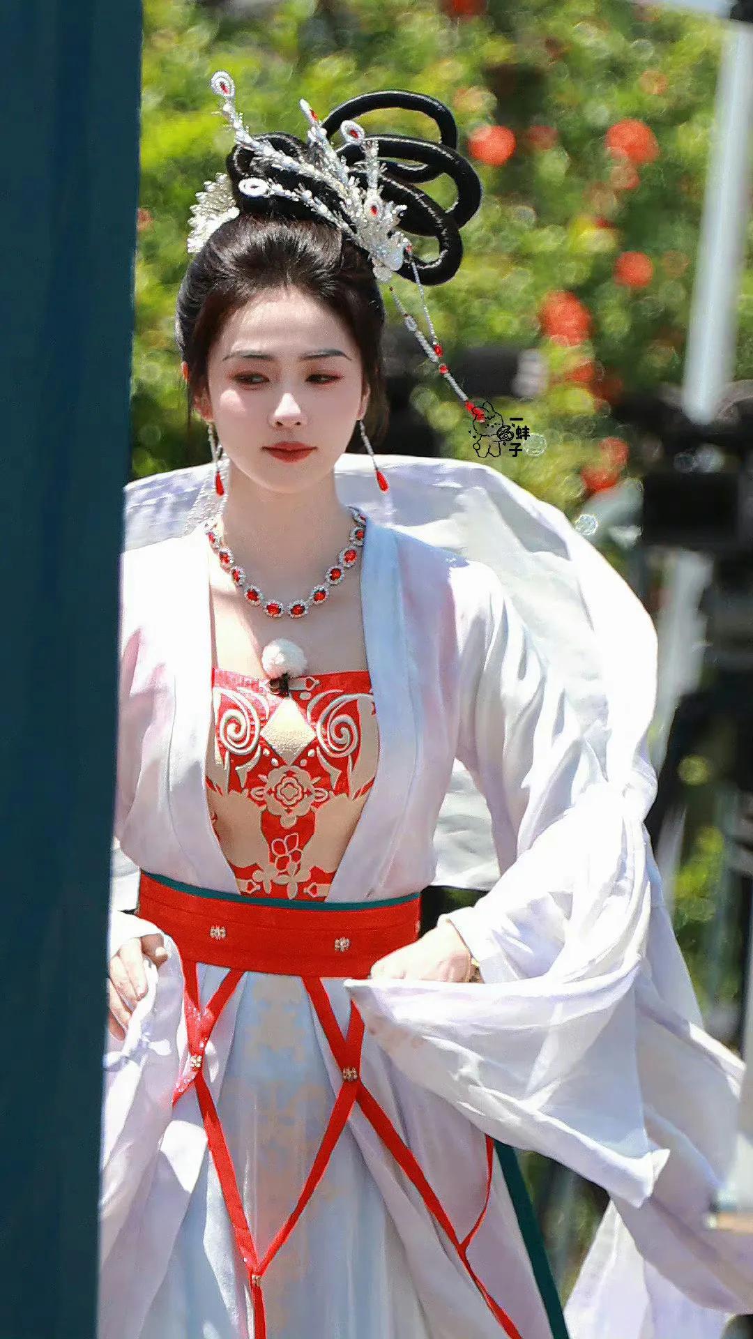 White Deer "Run" Reuters, cos Chang'e - iNEWS