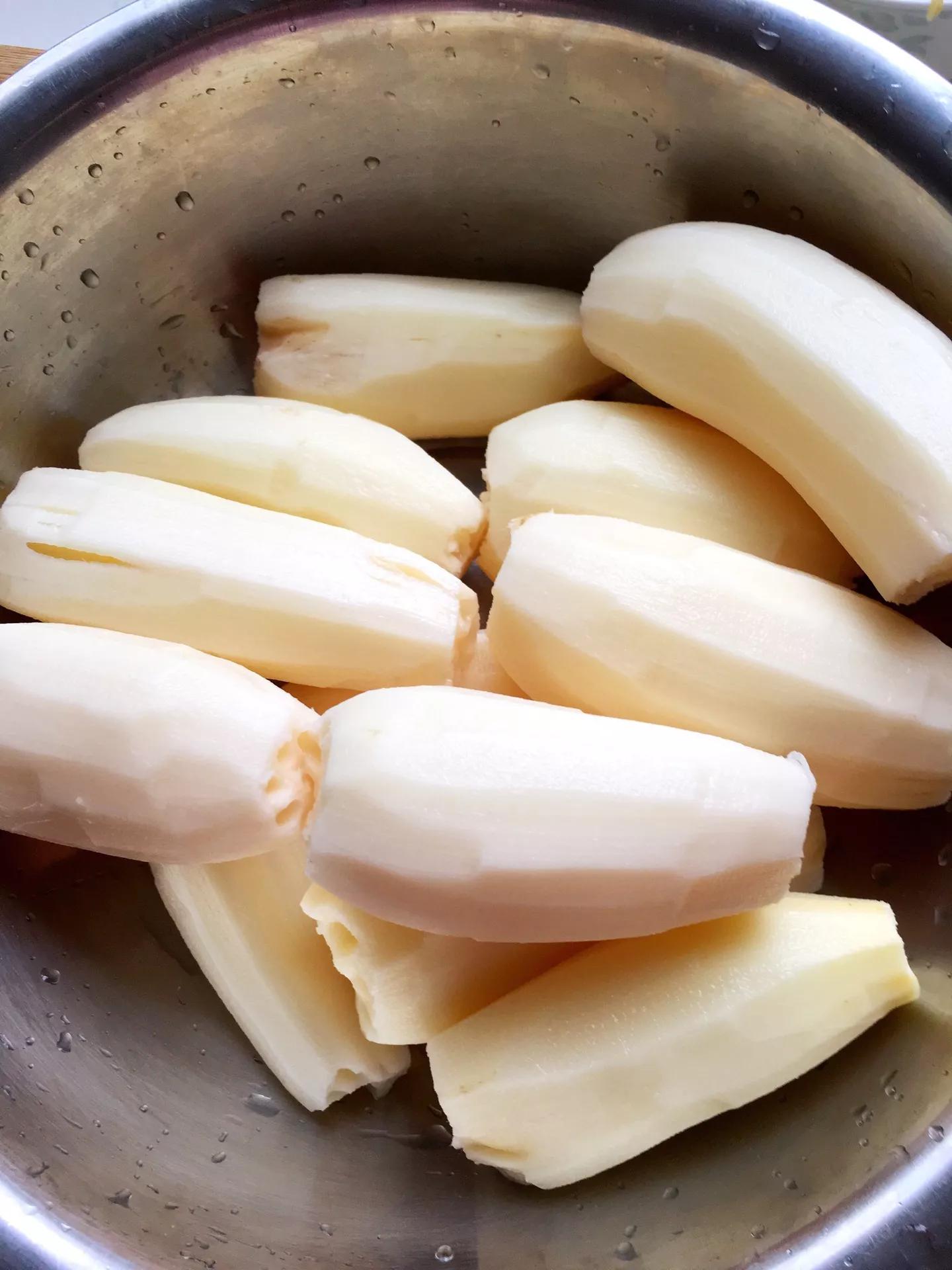 Eating lotus root in the moment - iNEWS