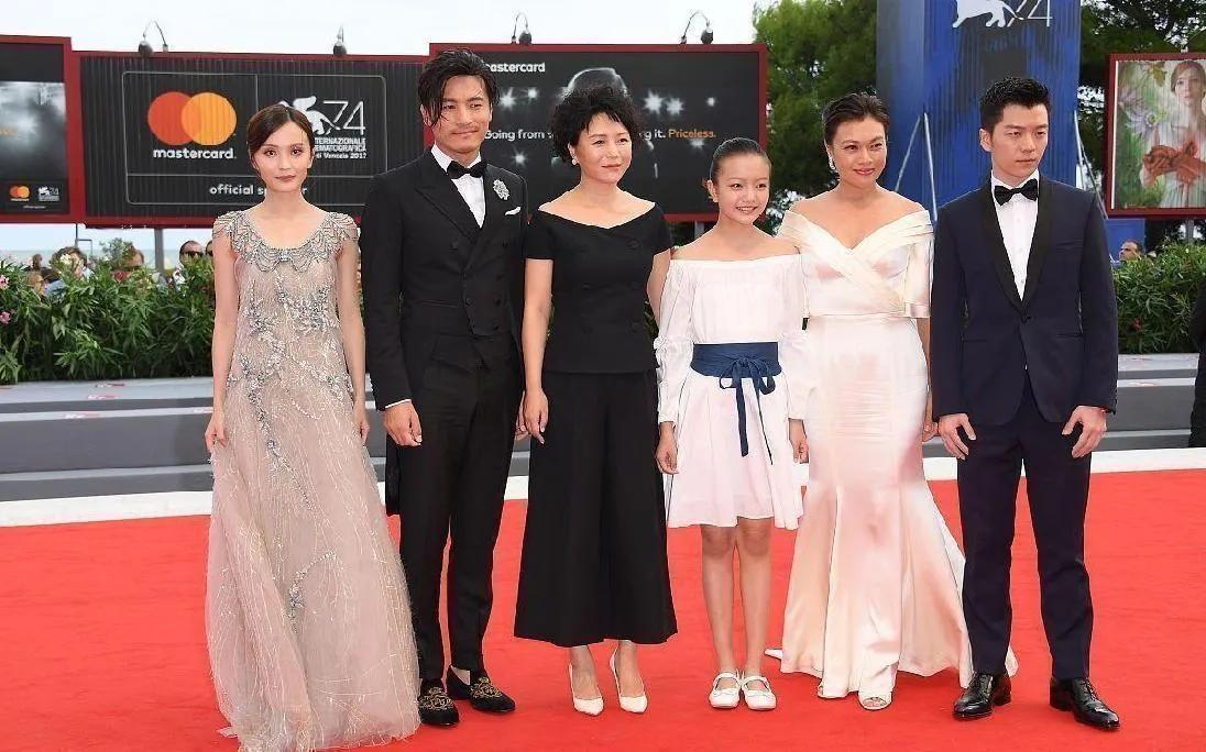 Shi Ke is beautiful abroad, three female celebrities walked the red ...