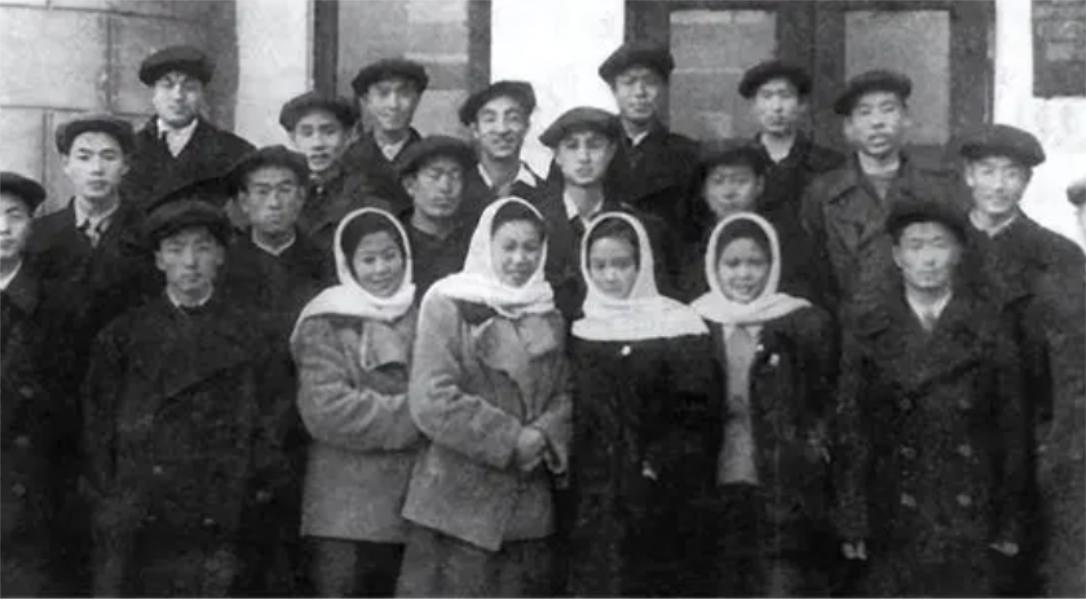 Gao Gang's eldest son, Gao Yi: He and his wife mainly speak Russian at ...