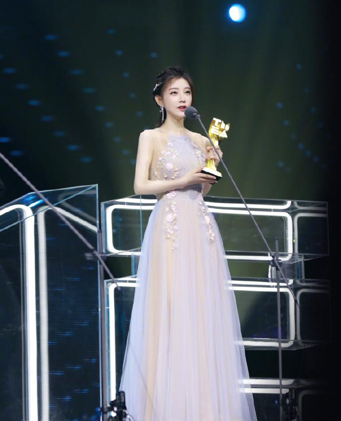 Chen Bolin and Guo Caijie's new movie is released, and Feng Timo sings ...
