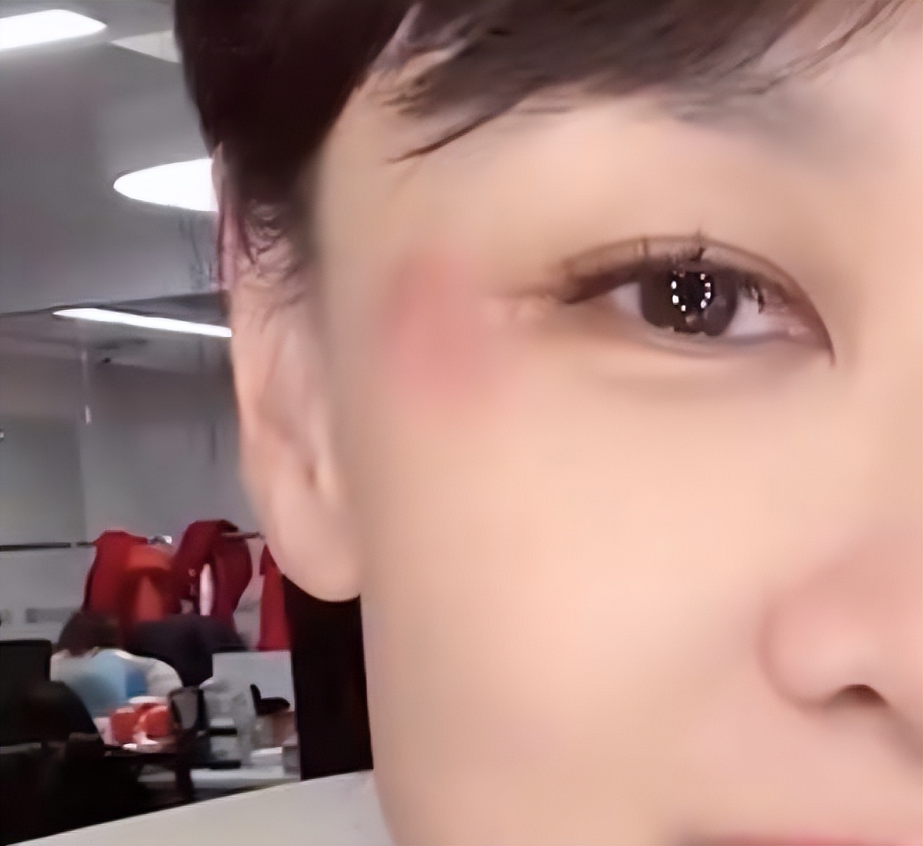 Former CCTV host Li Xiaomeng suspected of domestic violence!The scars ...