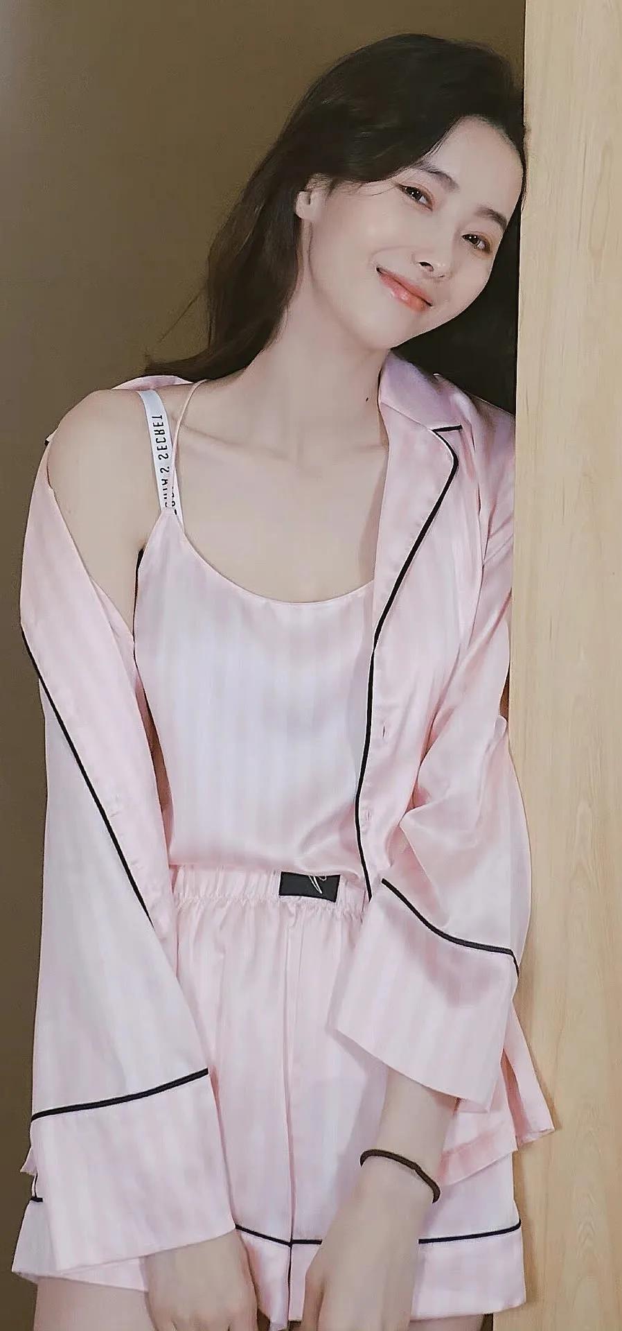 Star Beauty - Issue 283 Hu Dandan - iNEWS