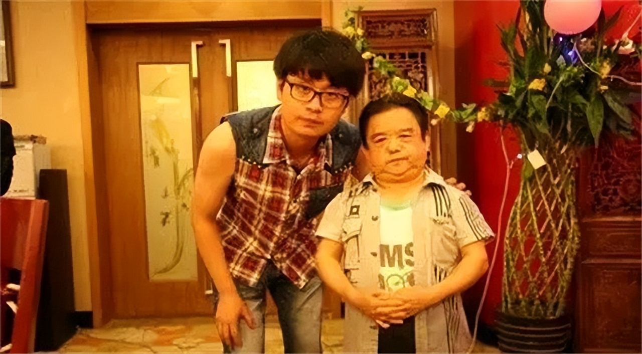 The 1.28-meter Chen Sanmu: Beipiao has become the "first dwarf star" in ...