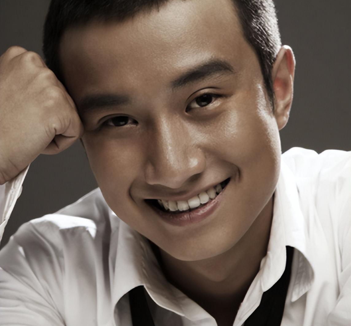 The 38-year-old actor Wen Wen attended the event, his body became ...