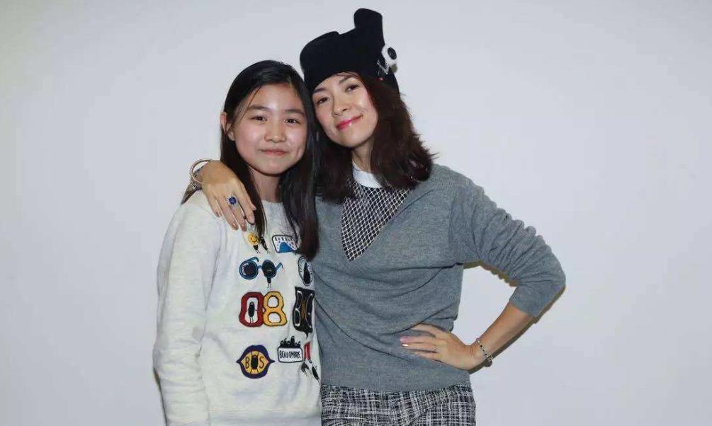A recent photo of Wang Feng's eldest daughter was exposed. She danced ...