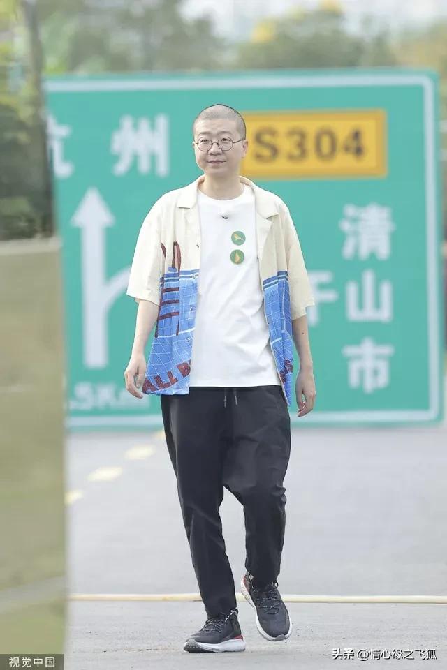 Li Ronghao and Li Dan appeared in Huzhou to record the variety show ...