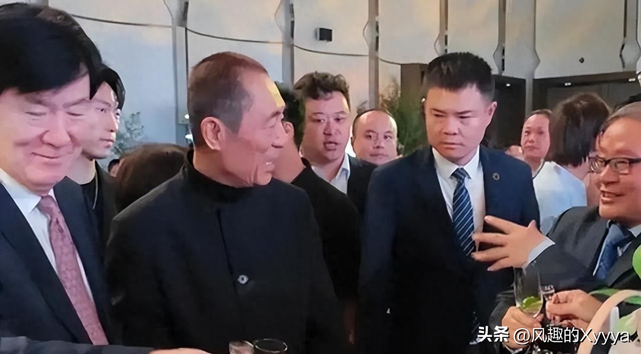 This time, the groveling look of 73-year-old Zhang Yimou made people ...